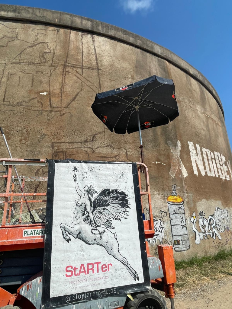 Una nueva gigantografía recordará los barrios de casas cueva sobre el antiguo depósito de agua ...